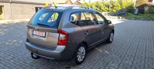Grey Kia Carens 2011 in Kedainiai, with an engine capacity of 1.58 L and mileage of 231 thousand km for 2700 €, photo 6 on AUTOMOTO.COM.LV