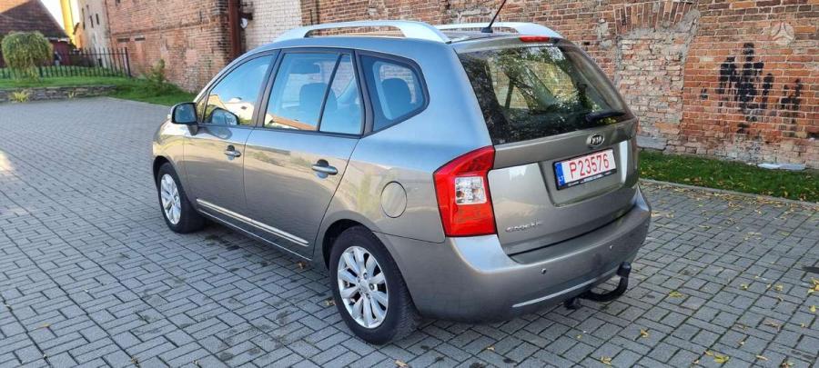 Grey Kia Carens 2011 in Kedainiai, with an engine capacity of 1.58 L and mileage of 231 thousand km for 2700 €, photo 8 on AUTOMOTO.COM.LV