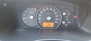 Grey Kia Carens 2011 in Kedainiai, with an engine capacity of 1.58 L and mileage of 231 thousand km for 2700 €, photo 17 on AUTOMOTO.COM.LV