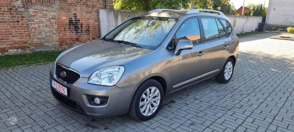 Grey Kia Carens 2011 in Kedainiai, with an engine capacity of 1.58 L and mileage of 231 thousand km for 2700 €, photo 2 on AUTOMOTO.COM.LV