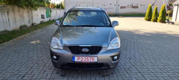 Grey Kia Carens 2011 in Kedainiai, with an engine capacity of 1.58 L and mileage of 231 thousand km for 2700 €, photo 3 on AUTOMOTO.COM.LV