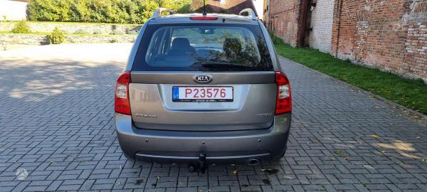 Grey Kia Carens 2011 in Kedainiai, with an engine capacity of 1.58 L and mileage of 231 thousand km for 2700 €, photo 7 on AUTOMOTO.COM.LV