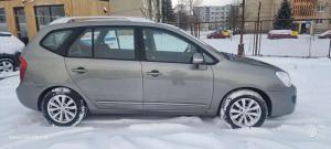 Grey Kia Carens 2011 in Kedainiai, with an engine capacity of 1.58 L and mileage of 231 thousand km for 2999 €, photo 6 on AUTOMOTO.COM.LV