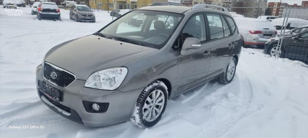 Grey Kia Carens 2011 in Kedainiai, with an engine capacity of 1.60 L and mileage of 231 thousand km for 2999 €, photo 2 on AUTOMOTO.COM.LV