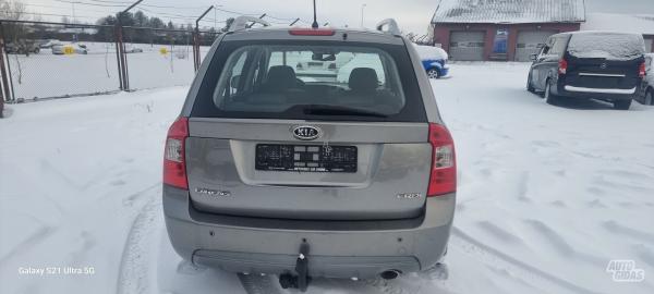 Grey Kia Carens 2011 in Kedainiai, with an engine capacity of 1.60 L and mileage of 231 thousand km for 2999 €, photo 8 on AUTOMOTO.COM.LV