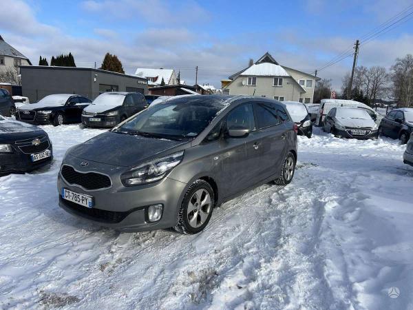 Pelēks Kia Carens 2013 Tauragė, ar dzinēja tilpumu 1.69 L un nobraukumu 242 tūkst. km par 5800 €, foto 3 vietnē AUTOMOTO.COM.LV