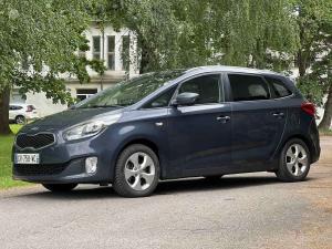 Grey Kia Carens 2013 in Panevezys, with an engine capacity of 1.69 L and mileage of 220 thousand km for 3550 €, photo 3 on AUTOMOTO.COM.LV
