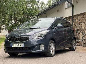 Grey Kia Carens 2013 in Panevezys, with an engine capacity of 1.69 L and mileage of 220 thousand km for 3550 €, photo 4 on AUTOMOTO.COM.LV