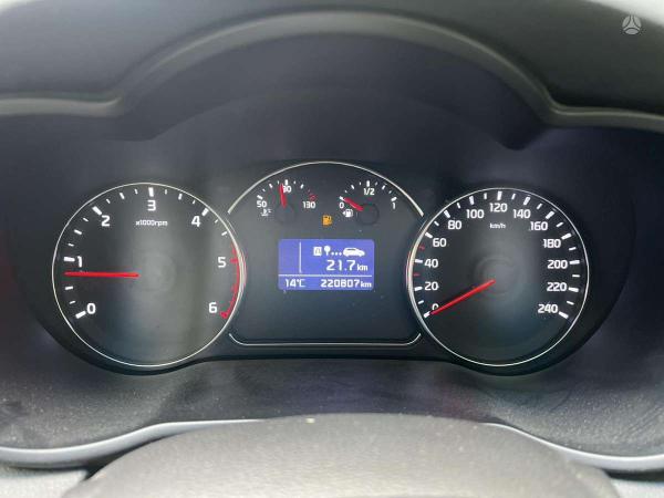 Pelēks Kia Carens 2013 Panevēža, ar dzinēja tilpumu 1.69 L un nobraukumu 220 tūkst. km par 3550 €, foto 6 vietnē AUTOMOTO.COM.LV