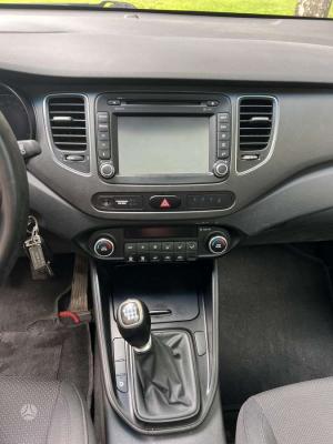Grey Kia Carens 2013 in Panevezys, with an engine capacity of 1.69 L and mileage of 220 thousand km for 3550 €, photo 9 on AUTOMOTO.COM.LV
