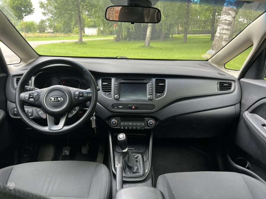 Grey Kia Carens 2013 in Panevezys, with an engine capacity of 1.69 L and mileage of 220 thousand km for 3550 €, photo 12 on AUTOMOTO.COM.LV