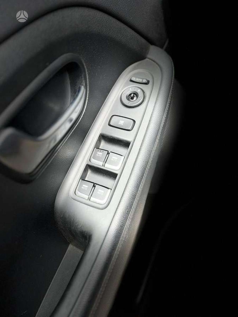 Grey Kia Carens 2013 in Panevezys, with an engine capacity of 1.69 L and mileage of 220 thousand km for 3550 €, photo 15 on AUTOMOTO.COM.LV