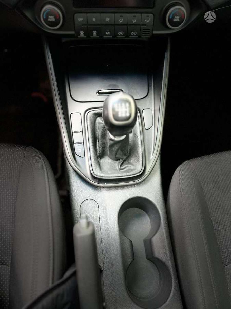 Grey Kia Carens 2013 in Panevezys, with an engine capacity of 1.69 L and mileage of 220 thousand km for 3550 €, photo 16 on AUTOMOTO.COM.LV