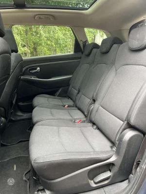 Grey Kia Carens 2013 in Panevezys, with an engine capacity of 1.69 L and mileage of 220 thousand km for 3550 €, photo 23 on AUTOMOTO.COM.LV