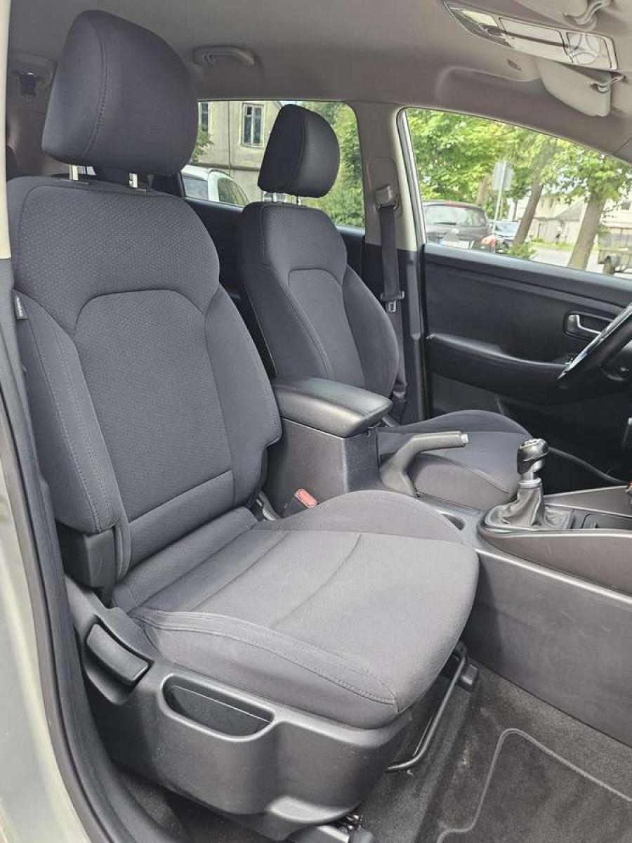 Pelēks Kia Carens 2013 Šauļi, ar dzinēja tilpumu 1.69 L un nobraukumu 249 tūkst. km par 5350 €, foto 12 vietnē AUTOMOTO.COM.LV