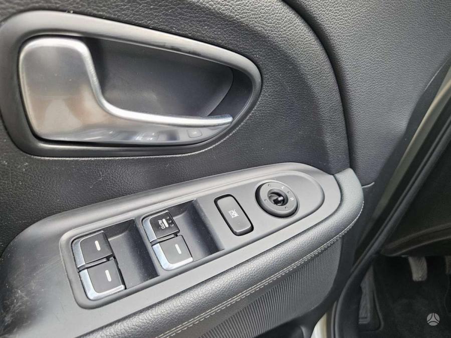 Pelēks Kia Carens 2013 Šauļi, ar dzinēja tilpumu 1.69 L un nobraukumu 249 tūkst. km par 5350 €, foto 19 vietnē AUTOMOTO.COM.LV
