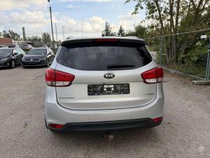 Grey Kia Carens 2013 in Marijampole, with an engine capacity of 1.69 L and mileage of 238 thousand km for 3750 €, photo 6 on AUTOMOTO.COM.LV