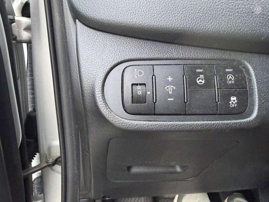 Grey Kia Carens 2013 in Marijampole, with an engine capacity of 1.69 L and mileage of 238 thousand km for 3750 €, photo 13 on AUTOMOTO.COM.LV
