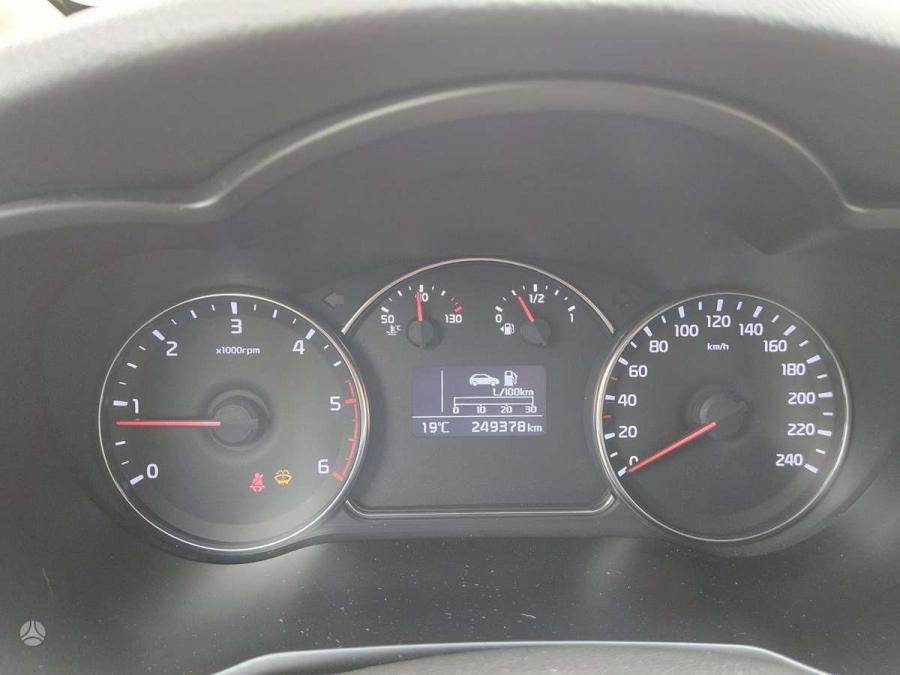 Pelēks Kia Carens 2013 Šauļi, ar dzinēja tilpumu 1.69 L un nobraukumu 249 tūkst. km par 5250 €, foto 20 vietnē AUTOMOTO.COM.LV