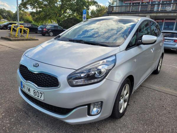 Grey Kia Carens 2013 in Alytus, with an engine capacity of 1.69 L and mileage of 360 thousand km for 4500 €, photo 1 on AUTOMOTO.COM.LV