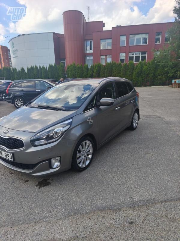 Grey Kia Carens 2014 in Vilnius, with an engine capacity of 1.70 L and mileage of 233 thousand km for 4950 €, photo 1 on AUTOMOTO.COM.LV