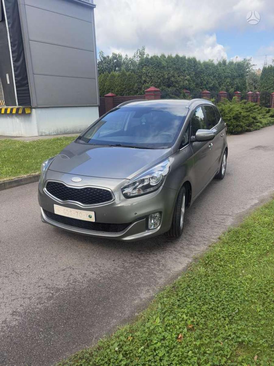 Grey Kia Carens 2014 in Alytus, with an engine capacity of 1.69 L and mileage of 221 thousand km for 6460 €, photo 1 on AUTOMOTO.COM.LV