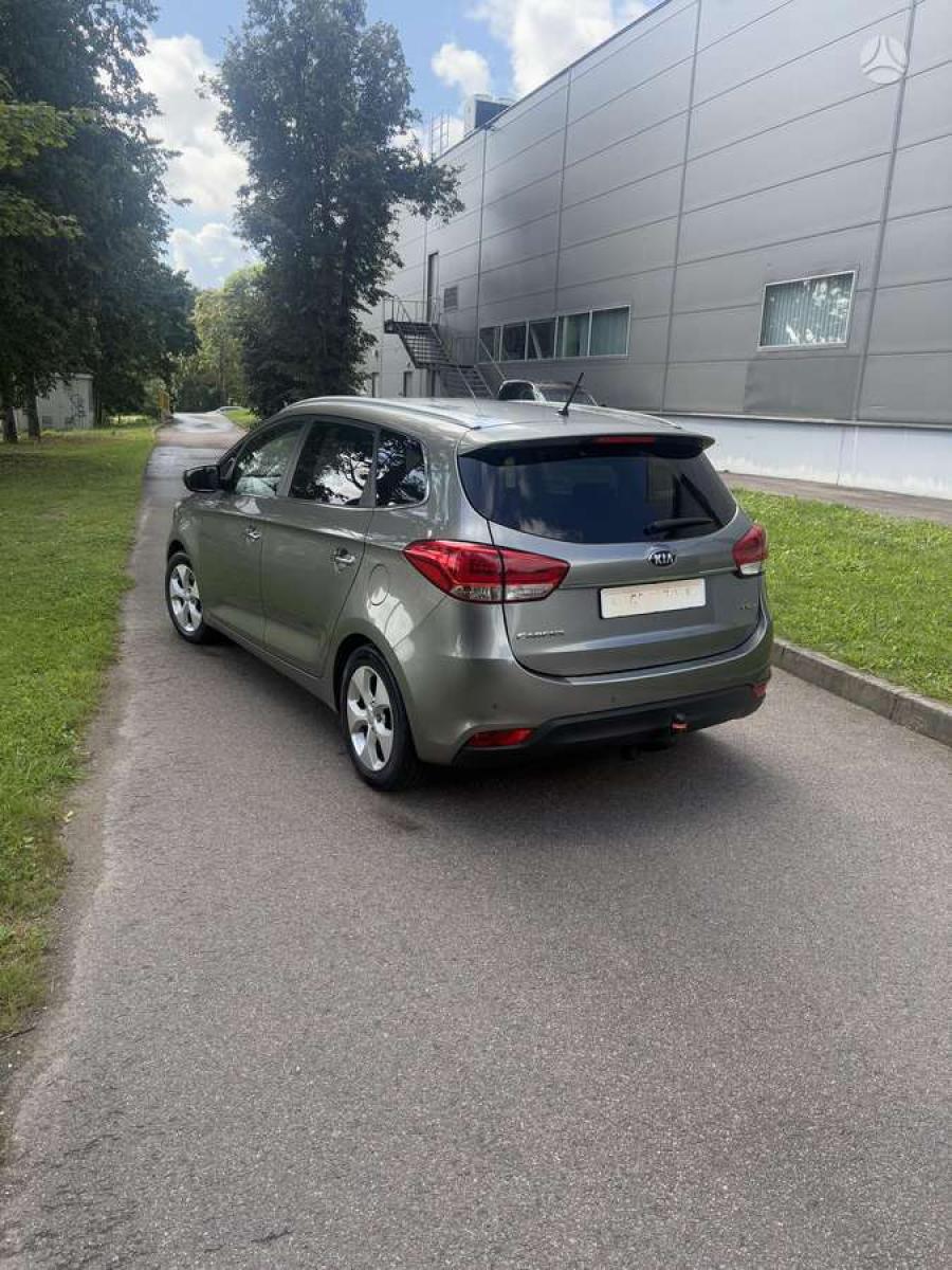 Grey Kia Carens 2014 in Alytus, with an engine capacity of 1.69 L and mileage of 221 thousand km for 6460 €, photo 4 on AUTOMOTO.COM.LV