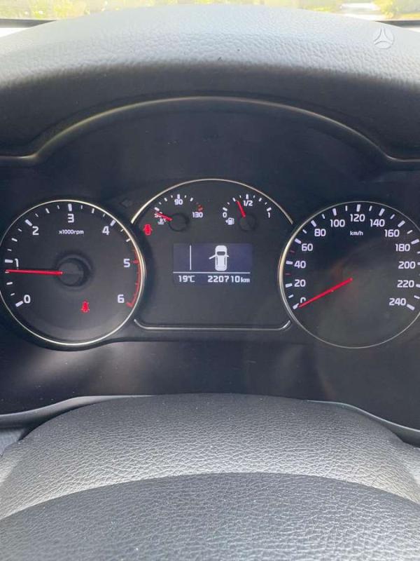 Grey Kia Carens 2014 in Alytus, with an engine capacity of 1.69 L and mileage of 221 thousand km for 6460 €, photo 8 on AUTOMOTO.COM.LV