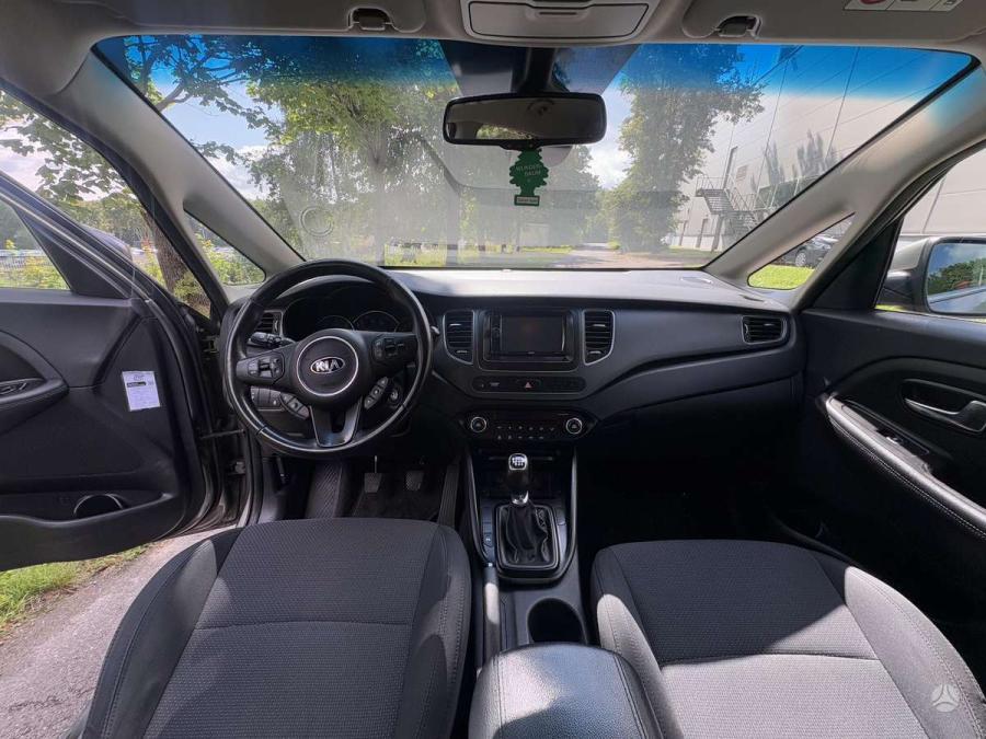 Grey Kia Carens 2014 in Alytus, with an engine capacity of 1.69 L and mileage of 221 thousand km for 6460 €, photo 10 on AUTOMOTO.COM.LV