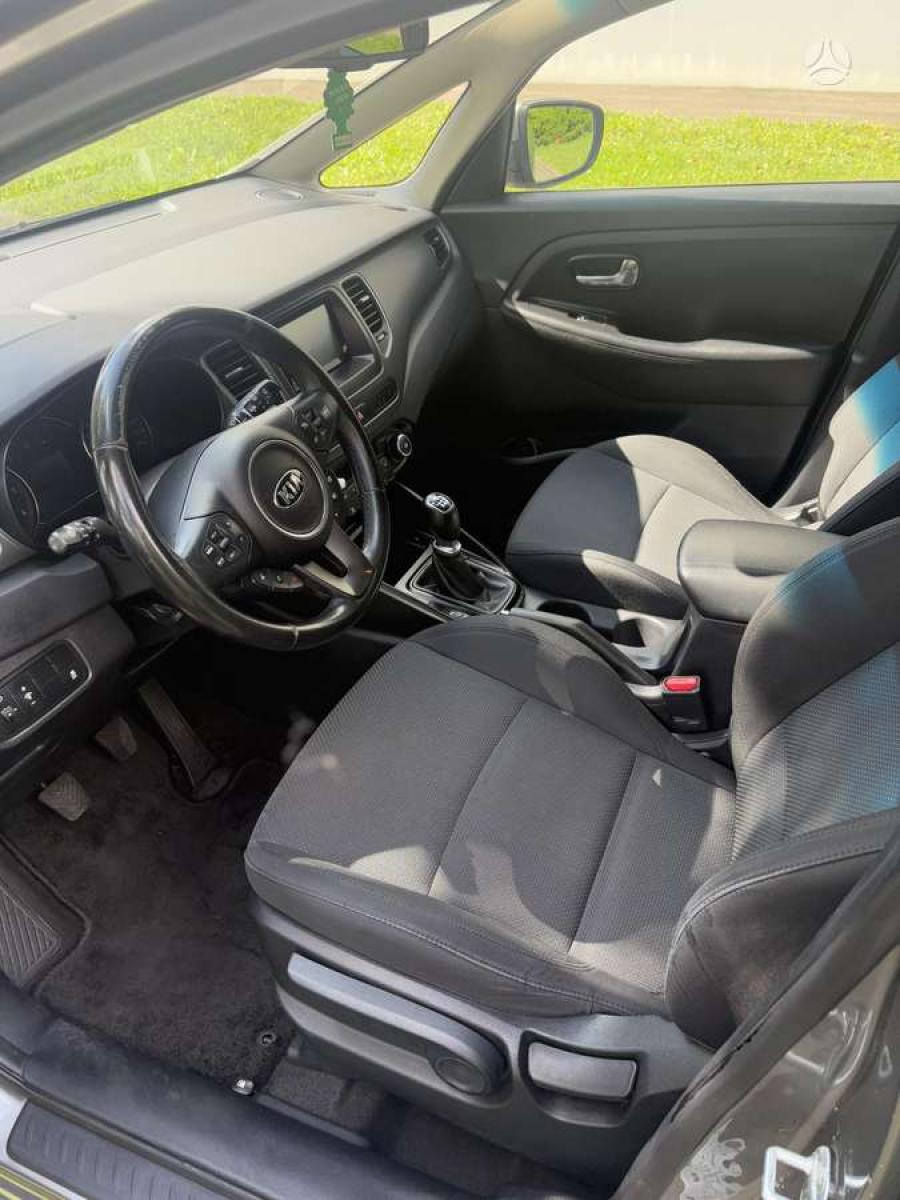 Grey Kia Carens 2014 in Alytus, with an engine capacity of 1.69 L and mileage of 221 thousand km for 6460 €, photo 12 on AUTOMOTO.COM.LV