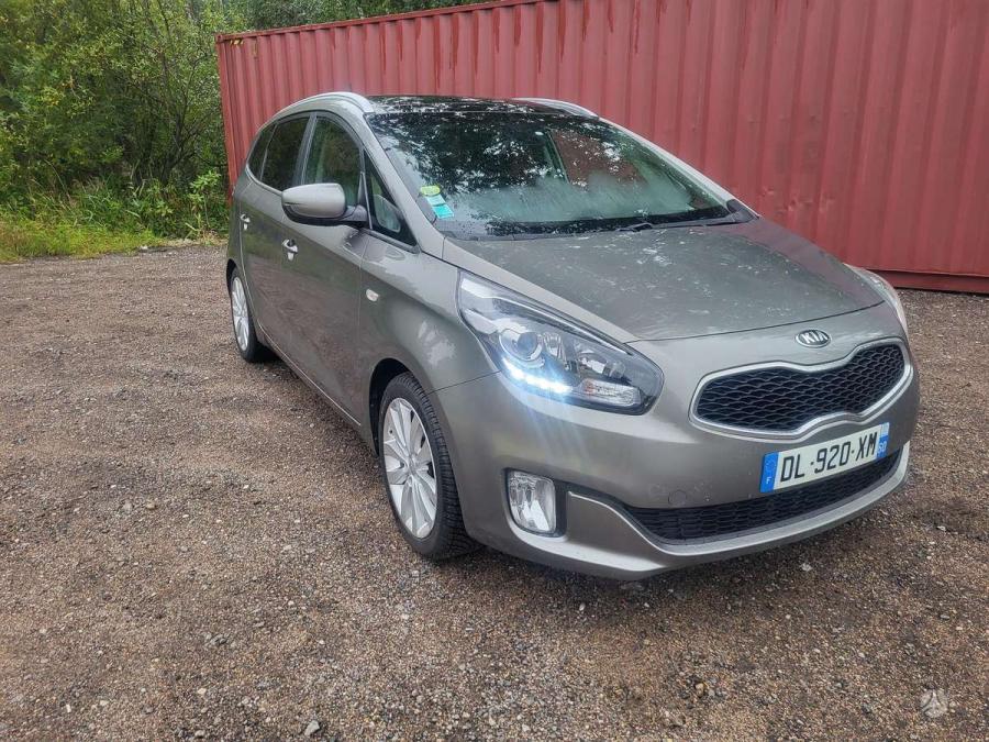 Grey Kia Carens 2014 in Kaunas, with an engine capacity of 1.69 L and mileage of 238 thousand km for 4150 €, photo 3 on AUTOMOTO.COM.LV
