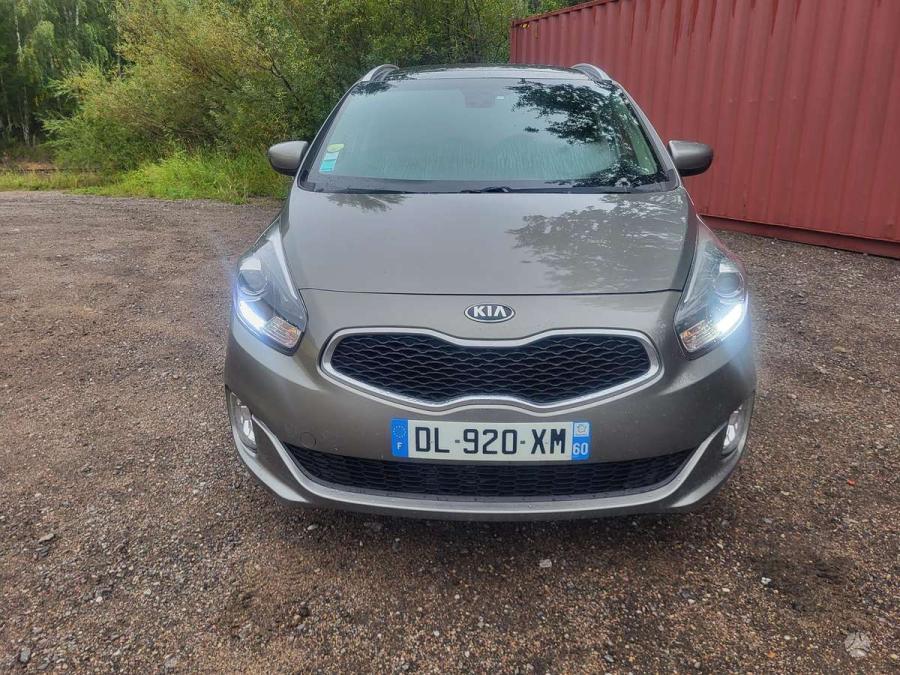 Grey Kia Carens 2014 in Kaunas, with an engine capacity of 1.69 L and mileage of 238 thousand km for 4150 €, photo 4 on AUTOMOTO.COM.LV
