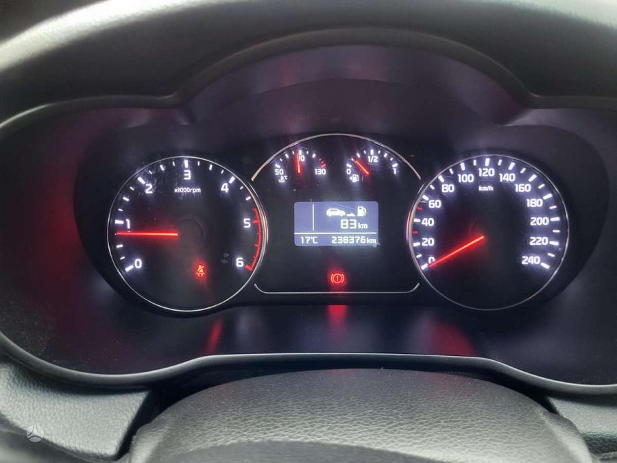 Grey Kia Carens 2014 in Kaunas, with an engine capacity of 1.69 L and mileage of 238 thousand km for 4150 €, photo 15 on AUTOMOTO.COM.LV
