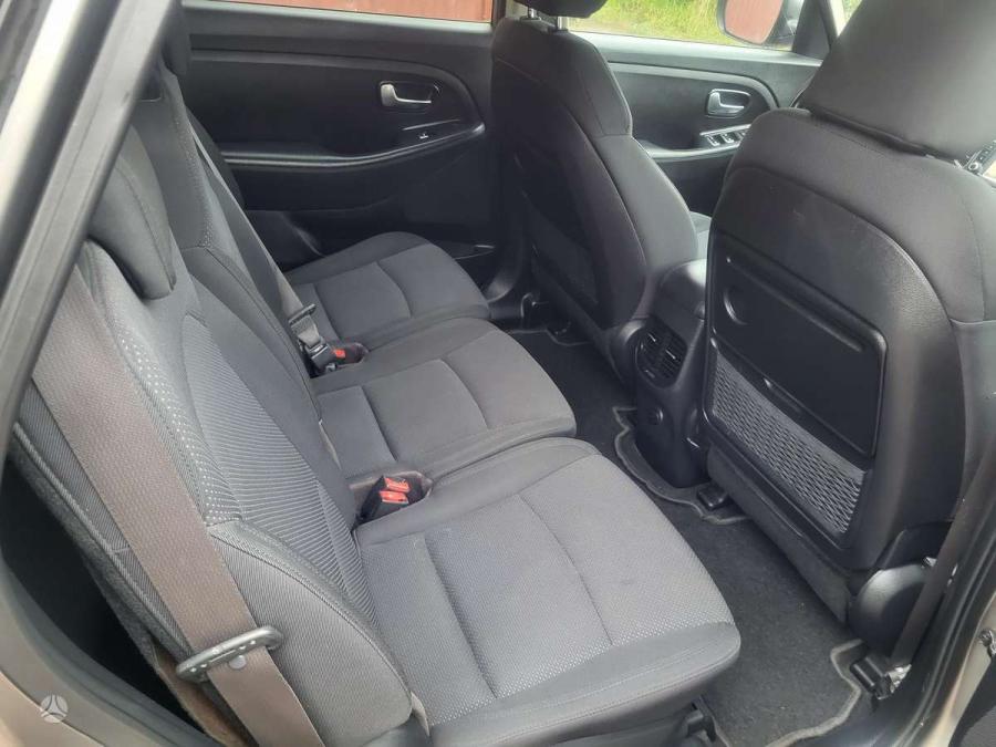 Grey Kia Carens 2014 in Kaunas, with an engine capacity of 1.69 L and mileage of 238 thousand km for 4150 €, photo 16 on AUTOMOTO.COM.LV