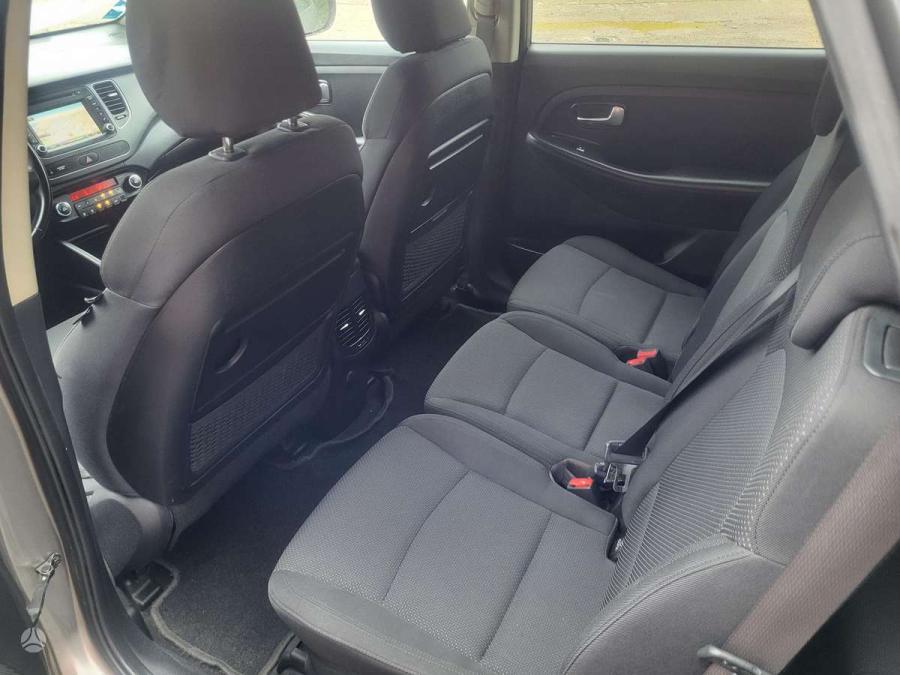 Grey Kia Carens 2014 in Kaunas, with an engine capacity of 1.69 L and mileage of 238 thousand km for 4150 €, photo 17 on AUTOMOTO.COM.LV