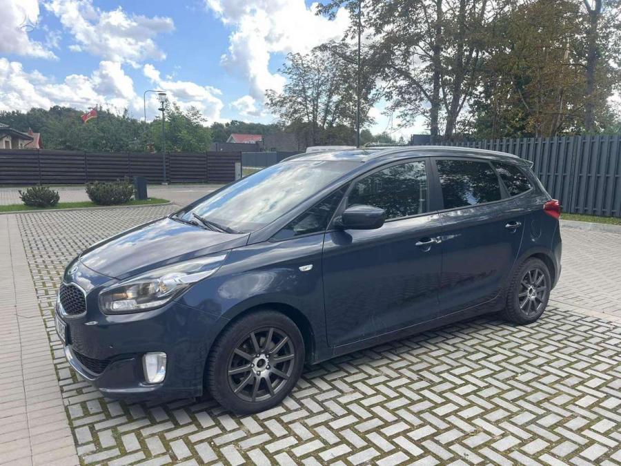 Grey Kia Carens 2014 in Kaunas, with an engine capacity of 1.70 L and mileage of 283 thousand km for 4100 €, photo 1 on AUTOMOTO.COM.LV
