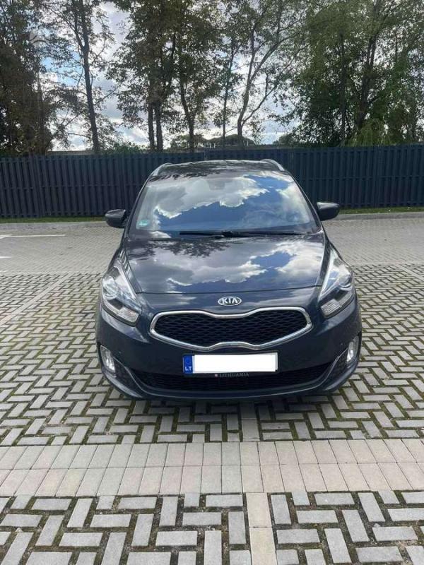 Kia Carens 2014 in Kaunas on AUTOMOTO.COM.LV Grey Kia Carens 2014 in Kaunas, with an engine capacity of 1.70 L and mileage of 283 thousand km for 4100 €, photo 3 on AUTOMOTO.COM.LV