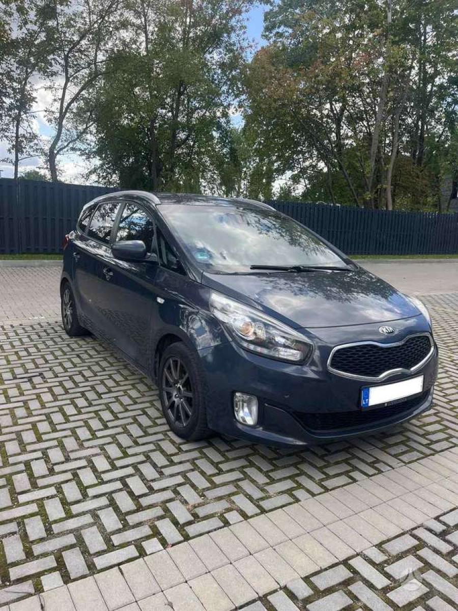 Grey Kia Carens 2014 in Kaunas, with an engine capacity of 1.70 L and mileage of 283 thousand km for 4100 €, photo 4 on AUTOMOTO.COM.LV