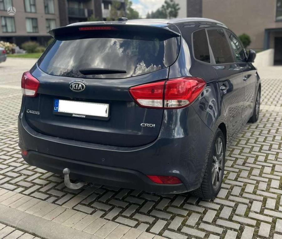 Grey Kia Carens 2014 in Kaunas, with an engine capacity of 1.70 L and mileage of 283 thousand km for 4100 €, photo 7 on AUTOMOTO.COM.LV