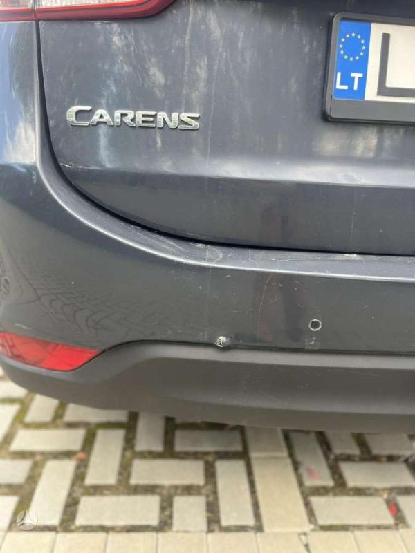 Kia Carens 2014 in Kaunas on AUTOMOTO.COM.LV Grey Kia Carens 2014 in Kaunas, with an engine capacity of 1.70 L and mileage of 283 thousand km for 4100 €, photo 8 on AUTOMOTO.COM.LV