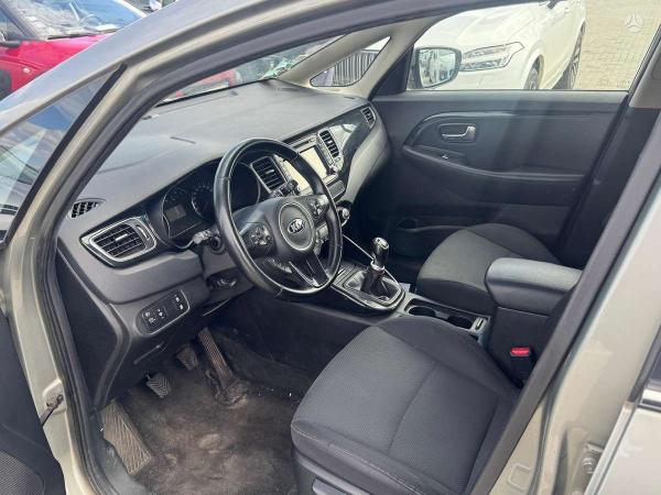Kia Carens 2014 Tauragė vietnē Pelēks Kia Carens 2014 Tauragė, ar dzinēja tilpumu 1.59 L un nobraukumu 151 tūkst. km par 5900 €, foto 7 vietnē AUTOMOTO.COM.LV