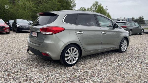 Kia Carens 2014 in Kaunas on AUTOMOTO.COM.LV Grey Kia Carens 2014 in Kaunas, with an engine capacity of 1.69 L and mileage of 240 thousand km for 5200 €, photo 5 on AUTOMOTO.COM.LV