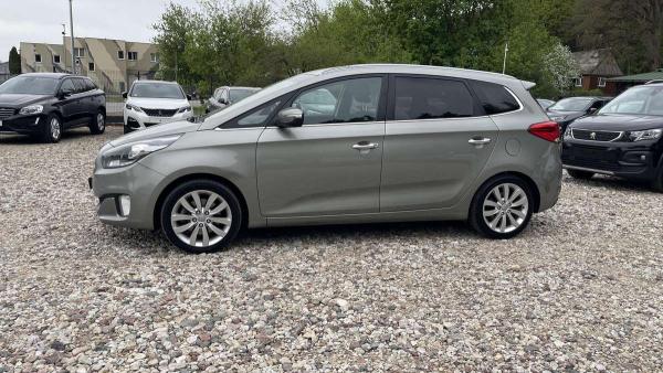 Kia Carens 2014 in Kaunas on AUTOMOTO.COM.LV Grey Kia Carens 2014 in Kaunas, with an engine capacity of 1.69 L and mileage of 240 thousand km for 5200 €, photo 8 on AUTOMOTO.COM.LV