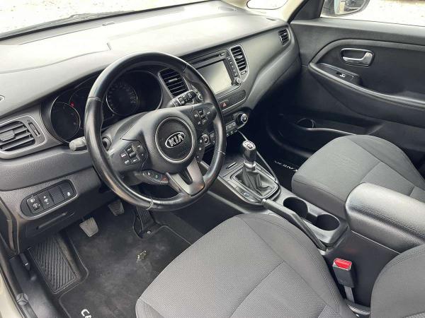 Kia Carens 2014 in Kaunas on AUTOMOTO.COM.LV Grey Kia Carens 2014 in Kaunas, with an engine capacity of 1.69 L and mileage of 240 thousand km for 5200 €, photo 10 on AUTOMOTO.COM.LV