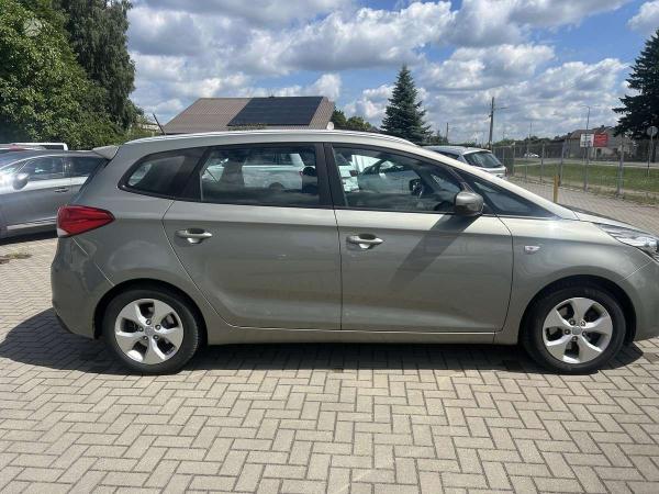 Grey Kia Carens 2015 in Taurage, with an engine capacity of 1.69 L and mileage of 247 thousand km for 5200 €, photo 7 on AUTOMOTO.COM.LV