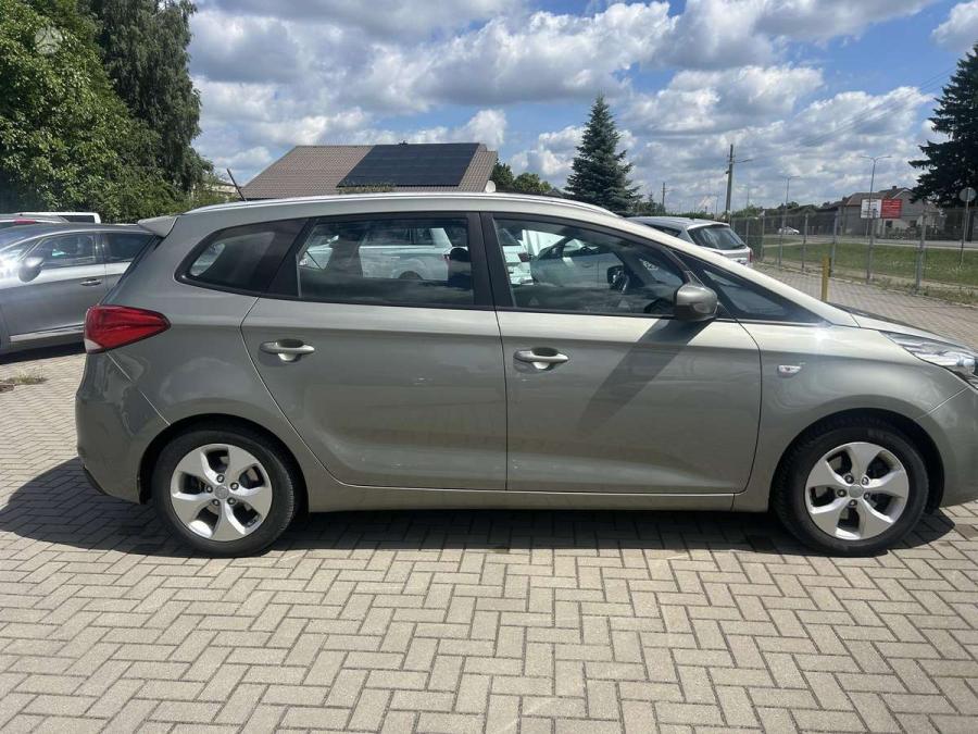 Pelēks Kia Carens 2015 Tauragė, ar dzinēja tilpumu 1.69 L un nobraukumu 247 tūkst. km par 5200 €, foto 8 vietnē AUTOMOTO.COM.LV