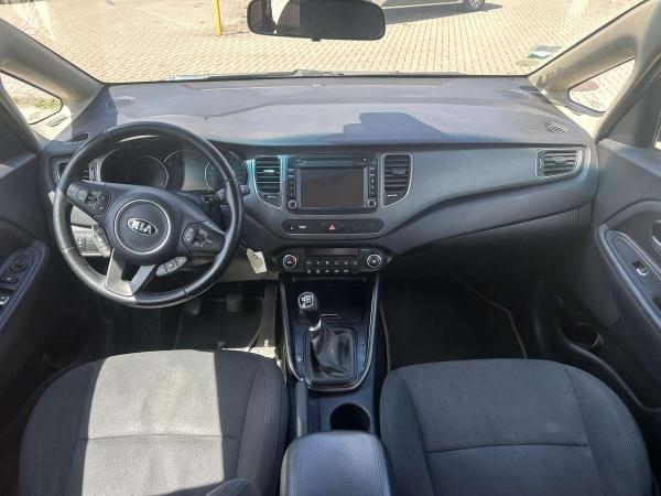 Grey Kia Carens 2015 in Taurage, with an engine capacity of 1.69 L and mileage of 247 thousand km for 5200 €, photo 8 on AUTOMOTO.COM.LV