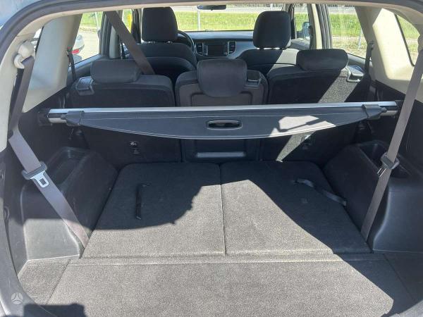 Grey Kia Carens 2015 in Taurage, with an engine capacity of 1.69 L and mileage of 247 thousand km for 5200 €, photo 10 on AUTOMOTO.COM.LV