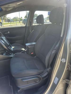 Pelēks Kia Carens 2015 Tauragė, ar dzinēja tilpumu 1.69 L un nobraukumu 247 tūkst. km par 5200 €, foto 12 vietnē AUTOMOTO.COM.LV