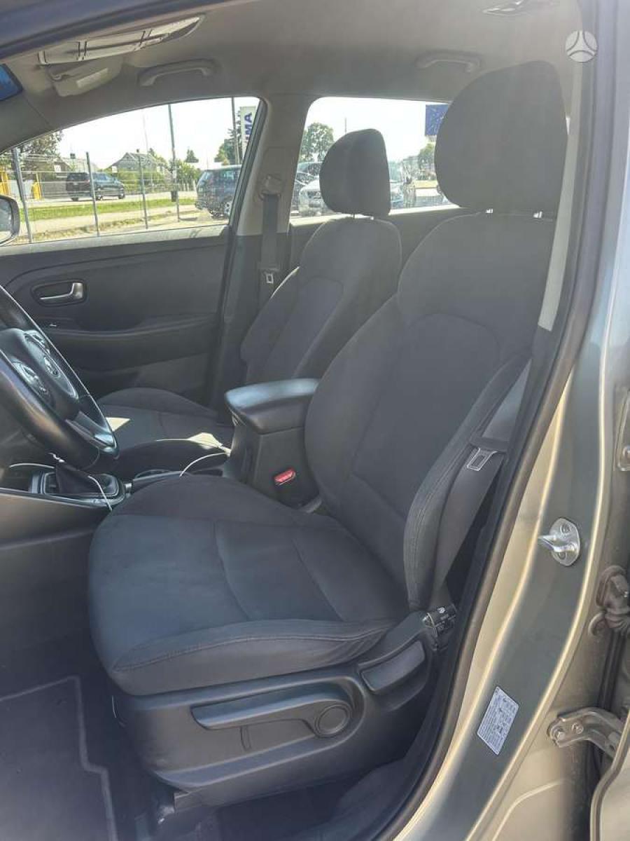 Pelēks Kia Carens 2015 Tauragė, ar dzinēja tilpumu 1.69 L un nobraukumu 247 tūkst. km par 5200 €, foto 12 vietnē AUTOMOTO.COM.LV